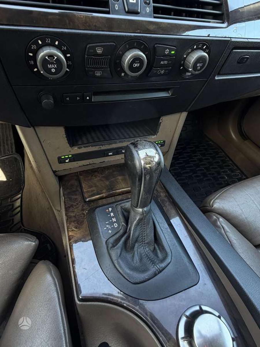 Black BMW 530 2003 in Vilnius, with an engine capacity of 3.00 L and mileage of 299 thousand km for 2100 €, photo 12 on AUTOMOTO.COM.LV