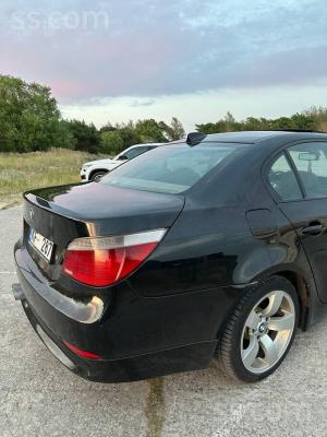 Melns BMW 530 2003 Liepāja, ar dzinēja tilpumu 3.00 L un nobraukumu 390 tūkst. km par 3700 €, foto 4 vietnē AUTOMOTO.COM.LV