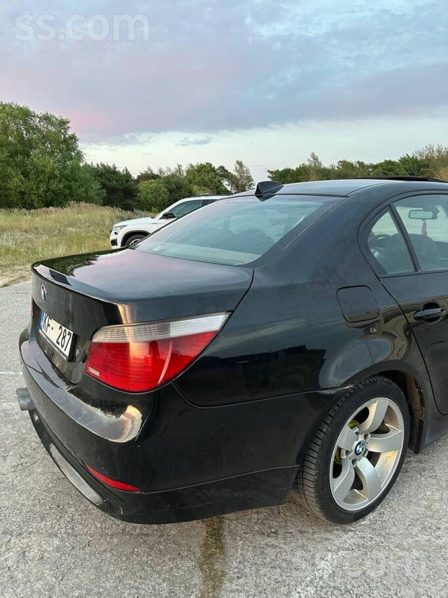 Melns BMW 530 2003 Liepāja, ar dzinēja tilpumu 3.00 L un nobraukumu 390 tūkst. km par 3700 €, foto 4 vietnē AUTOMOTO.COM.LV