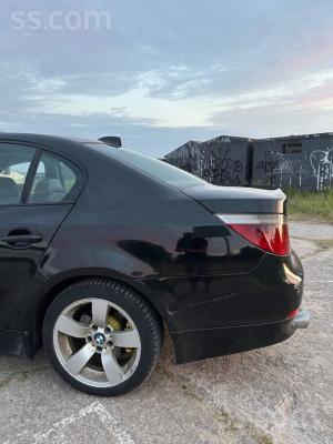Melns BMW 530 2003 Liepāja, ar dzinēja tilpumu 3.00 L un nobraukumu 390 tūkst. km par 3700 €, foto 5 vietnē AUTOMOTO.COM.LV