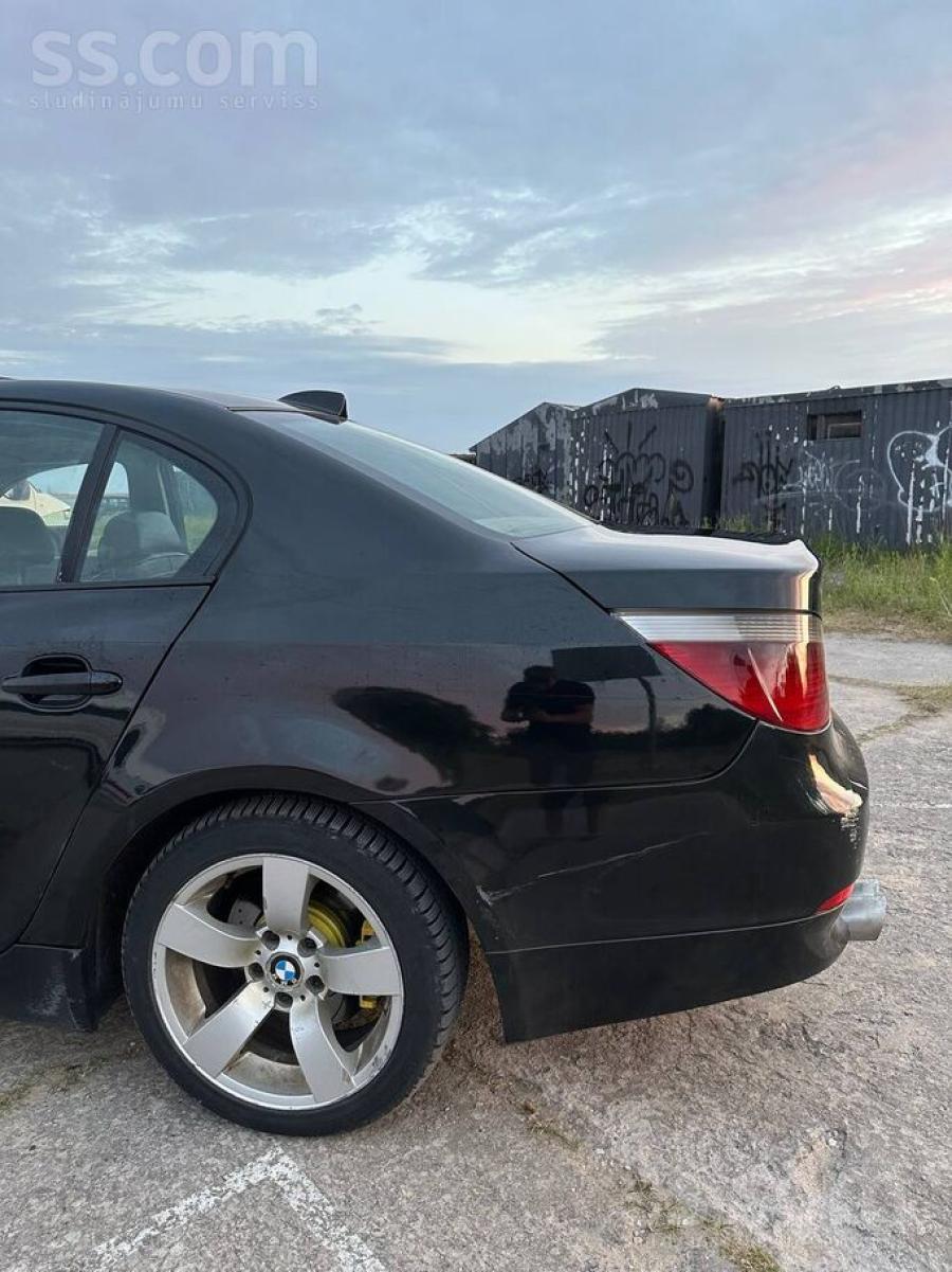 Melns BMW 530 2003 Liepāja, ar dzinēja tilpumu 3.00 L un nobraukumu 390 tūkst. km par 3700 €, foto 5 vietnē AUTOMOTO.COM.LV