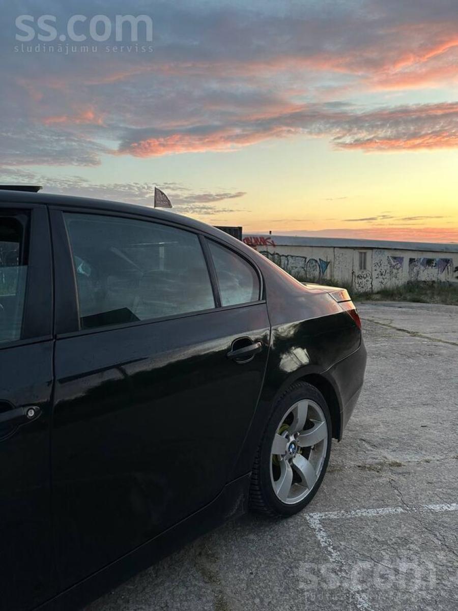 Melns BMW 530 2003 Liepāja, ar dzinēja tilpumu 3.00 L un nobraukumu 390 tūkst. km par 3700 €, foto 6 vietnē AUTOMOTO.COM.LV