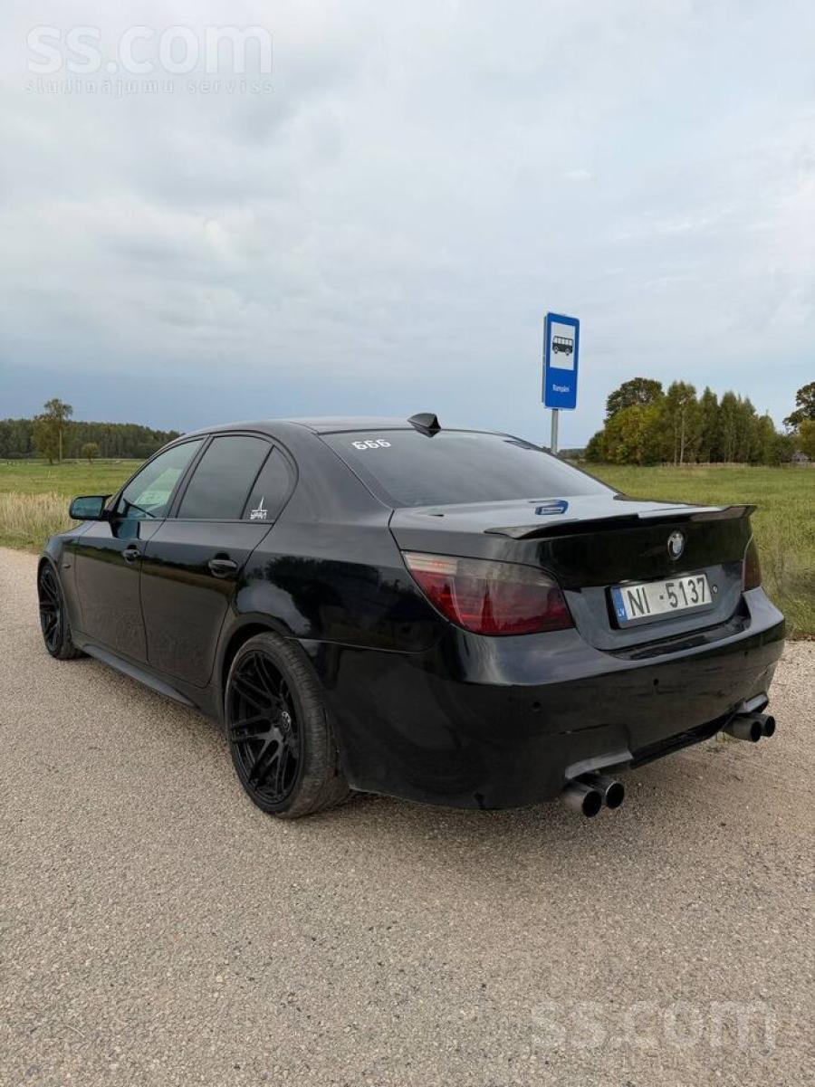 Black BMW 530 2003 in Rezekne, with an engine capacity of 3.00 L and mileage of 470 thousand km for 5899 €, photo 3 on AUTOMOTO.COM.LV