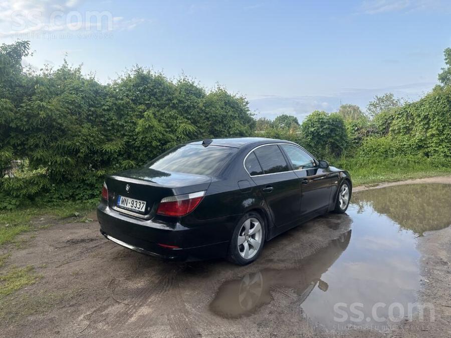 Black BMW 530 2004 in Rezekne, with an engine capacity of 3.00 L and mileage of 353 thousand km for 8990 €, photo 3 on AUTOMOTO.COM.LV