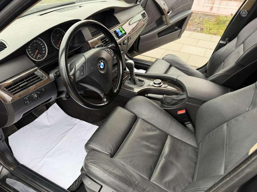 Melns BMW 530 2004 Viļņa, ar dzinēja tilpumu 3.00 L un nobraukumu 402 tūkst. km par 3150 €, foto 14 vietnē AUTOMOTO.COM.LV