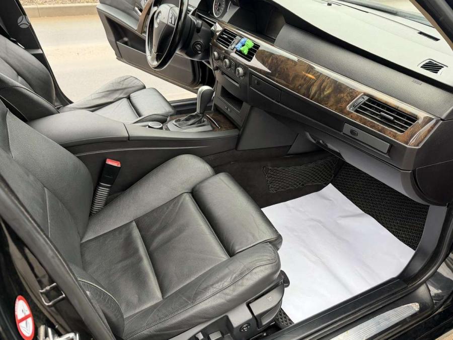 Melns BMW 530 2004 Viļņa, ar dzinēja tilpumu 3.00 L un nobraukumu 402 tūkst. km par 3150 €, foto 16 vietnē AUTOMOTO.COM.LV