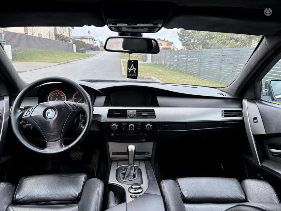 Melns BMW 530 2004 Viļņa, ar dzinēja tilpumu 3.00 L un nobraukumu 390 tūkst. km par 3200 €, foto 9 vietnē AUTOMOTO.COM.LV
