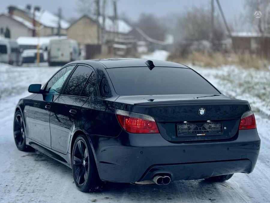 Melns BMW 530 2004 Šauļi, ar dzinēja tilpumu 2.99 L un nobraukumu 330 tūkst. km par 4200 €, foto 12 vietnē AUTOMOTO.COM.LV