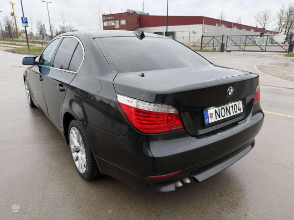 Black BMW 530 2004 in Vilnius, with an engine capacity of 3.00 L and mileage of 402 thousand km for 3100 €, photo 6 on AUTOMOTO.COM.LV