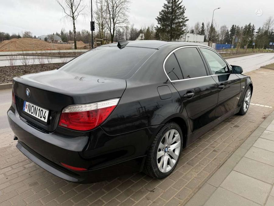 Black BMW 530 2004 in Vilnius, with an engine capacity of 3.00 L and mileage of 402 thousand km for 3100 €, photo 19 on AUTOMOTO.COM.LV