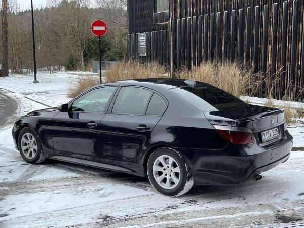 Melns BMW 530 2004 Viļņa, ar dzinēja tilpumu 2.93 L un nobraukumu 359 tūkst. km par 3300 €, foto 7 vietnē AUTOMOTO.COM.LV