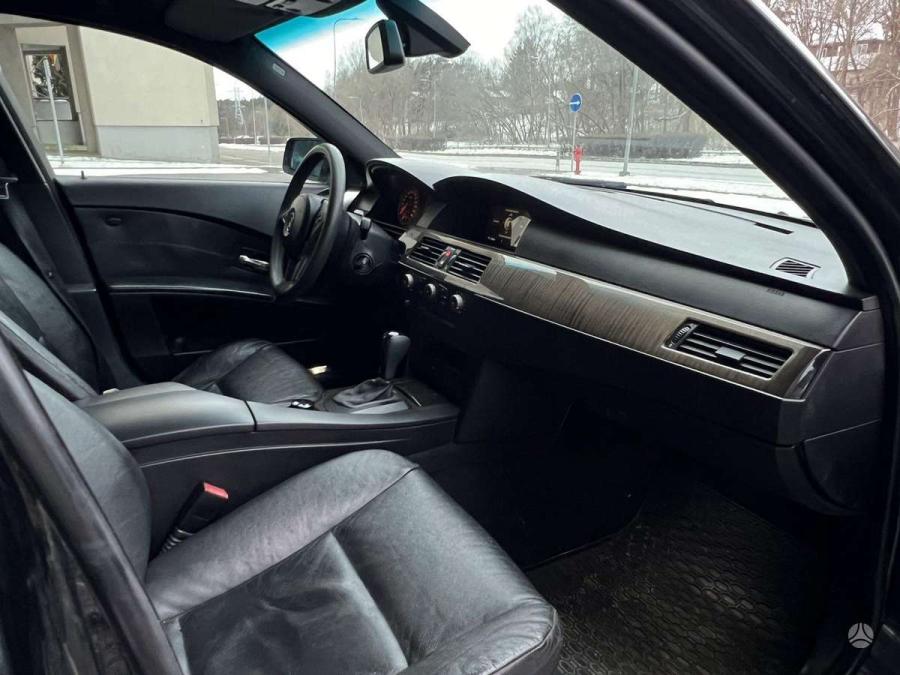 Black BMW 530 2004 in Vilnius, with an engine capacity of 2.93 L and mileage of 359 thousand km for 3300 €, photo 10 on AUTOMOTO.COM.LV