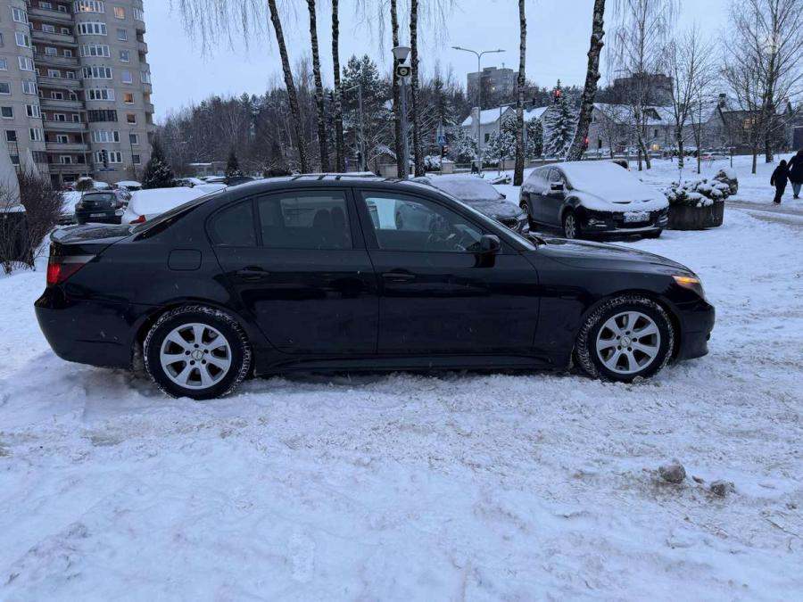 Black BMW 530 2004 in Vilnius, with an engine capacity of 2.99 L and mileage of 359 thousand km for 3300 €, photo 9 on AUTOMOTO.COM.LV