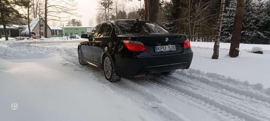 Black BMW 530 2004 in Ignalina, with an engine capacity of 3.00 L and mileage of 300 thousand km for 4200 €, photo 2 on AUTOMOTO.COM.LV
