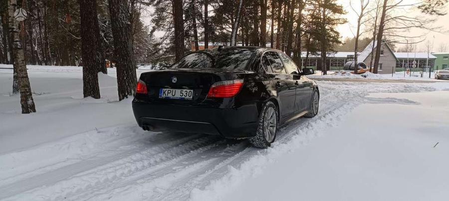 Black BMW 530 2004 in Ignalina, with an engine capacity of 3.00 L and mileage of 300 thousand km for 4200 €, photo 4 on AUTOMOTO.COM.LV