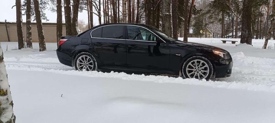 Black BMW 530 2004 in Ignalina, with an engine capacity of 3.00 L and mileage of 300 thousand km for 4200 €, photo 6 on AUTOMOTO.COM.LV