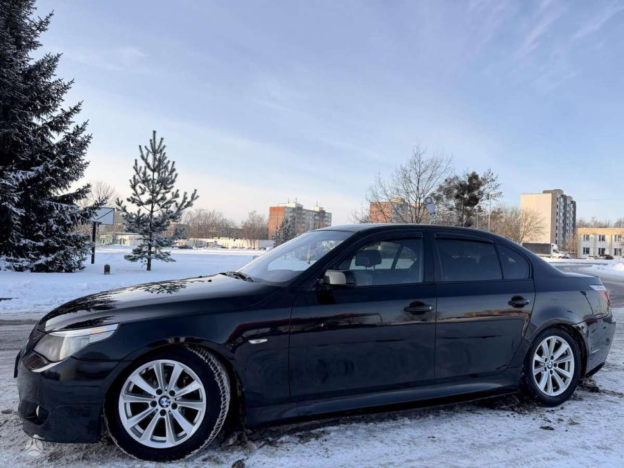 Melns BMW 530 2004 Kauņa, ar dzinēja tilpumu 2.93 L un nobraukumu 403 tūkst. km par 4490 €, foto 2 vietnē AUTOMOTO.COM.LV