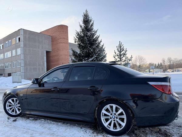 Black BMW 530 2004 in Kaunas, with an engine capacity of 2.93 L and mileage of 403 thousand km for 4490 €, photo 4 on AUTOMOTO.COM.LV
