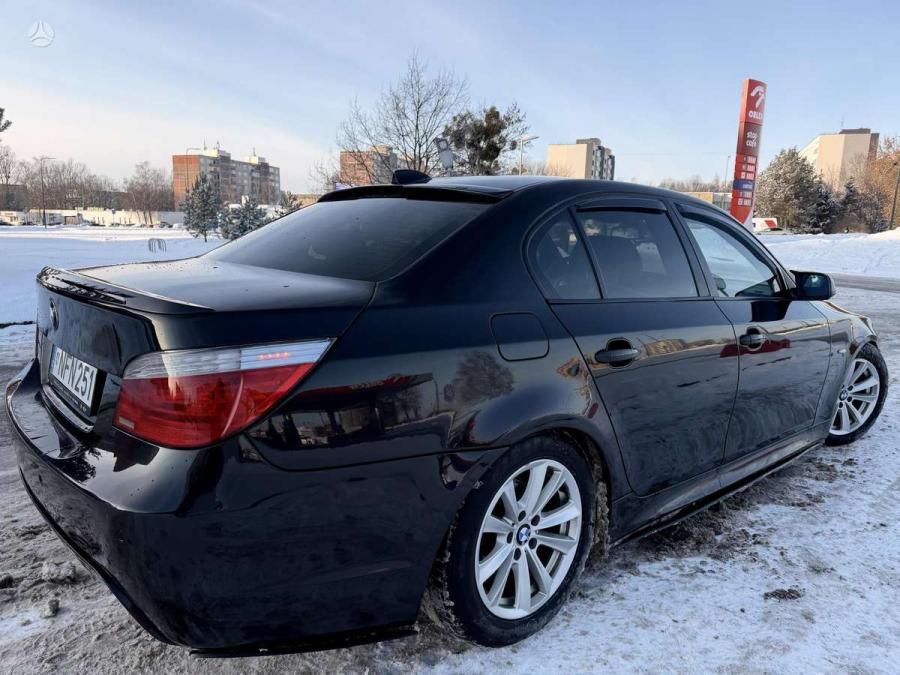 Melns BMW 530 2004 Kauņa, ar dzinēja tilpumu 2.93 L un nobraukumu 403 tūkst. km par 4490 €, foto 15 vietnē AUTOMOTO.COM.LV
