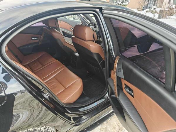 Melns BMW 530 2004 Viļņa, ar dzinēja tilpumu 2.99 L un nobraukumu 350 tūkst. km par 6000 €, foto 5 vietnē AUTOMOTO.COM.LV