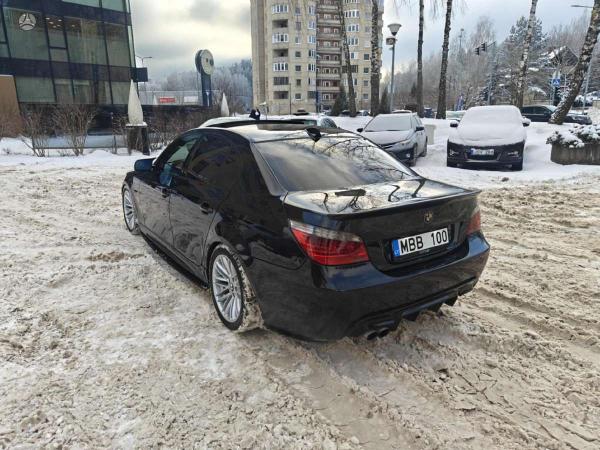 Melns BMW 530 2004 Viļņa, ar dzinēja tilpumu 2.99 L un nobraukumu 350 tūkst. km par 6000 €, foto 10 vietnē AUTOMOTO.COM.LV