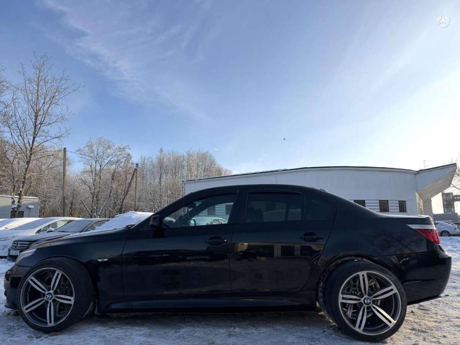Black BMW 530 2004 in Kaunas, with an engine capacity of 3.00 L and mileage of 403 thousand km for 4350 €, photo 1 on AUTOMOTO.COM.LV