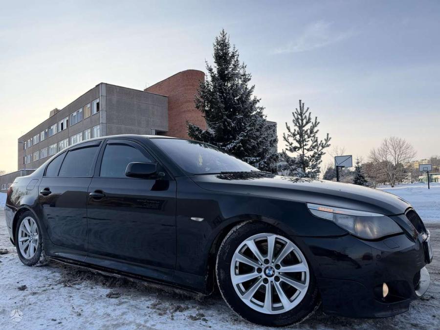 Black BMW 530 2004 in Kaunas, with an engine capacity of 3.00 L and mileage of 403 thousand km for 4350 €, photo 13 on AUTOMOTO.COM.LV
