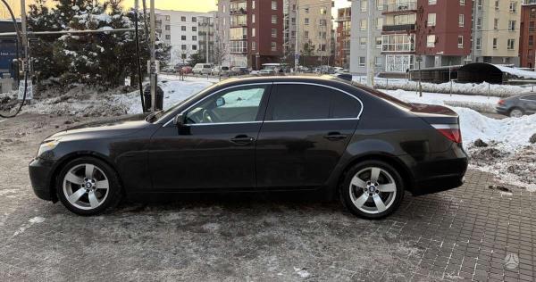 Black BMW 530 2004 in Vilnius, with an engine capacity of 2.99 L and mileage of 350 thousand km for 2900 €, photo 3 on AUTOMOTO.COM.LV