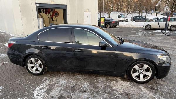 Black BMW 530 2004 in Vilnius, with an engine capacity of 2.99 L and mileage of 350 thousand km for 2900 €, photo 5 on AUTOMOTO.COM.LV