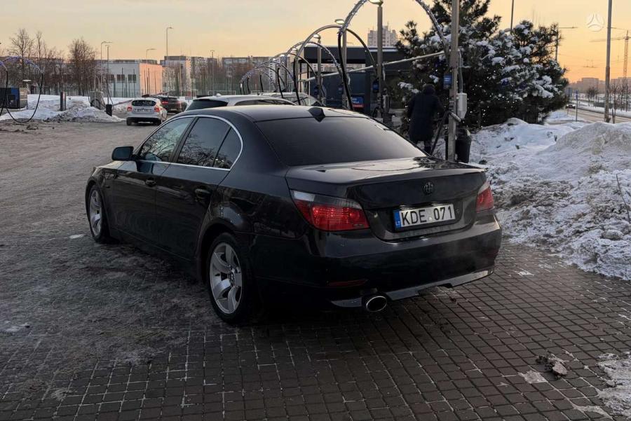 Black BMW 530 2004 in Vilnius, with an engine capacity of 2.99 L and mileage of 350 thousand km for 2900 €, photo 7 on AUTOMOTO.COM.LV