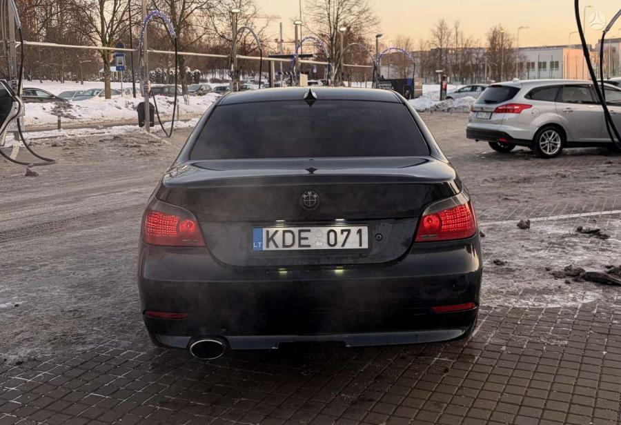 Black BMW 530 2004 in Vilnius, with an engine capacity of 2.99 L and mileage of 350 thousand km for 2900 €, photo 8 on AUTOMOTO.COM.LV
