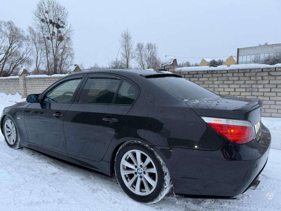Melns BMW 530 2004 Kauņa, ar dzinēja tilpumu 2.99 L un nobraukumu 395 tūkst. km par 4450 €, foto 2 vietnē AUTOMOTO.COM.LV