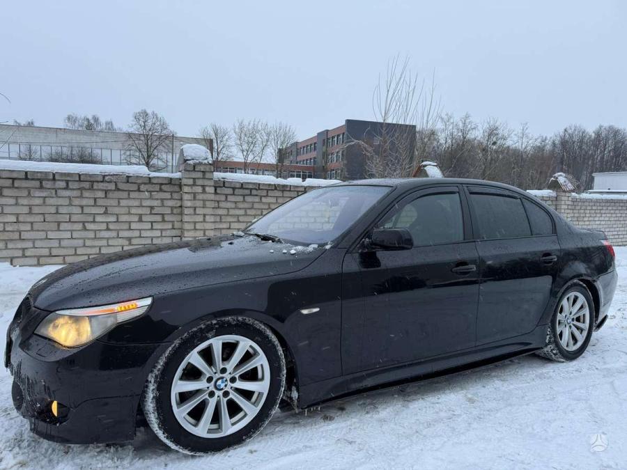 Melns BMW 530 2004 Kauņa, ar dzinēja tilpumu 2.99 L un nobraukumu 395 tūkst. km par 4450 €, foto 18 vietnē AUTOMOTO.COM.LV