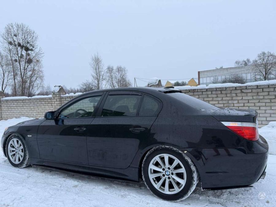 Melns BMW 530 2004 Kauņa, ar dzinēja tilpumu 2.99 L un nobraukumu 395 tūkst. km par 4450 €, foto 20 vietnē AUTOMOTO.COM.LV