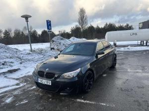 Melns BMW 530 2004 Viļņa, ar dzinēja tilpumu 3.00 L un nobraukumu 450 tūkst. km par 3950 €, foto 2 vietnē AUTOMOTO.COM.LV