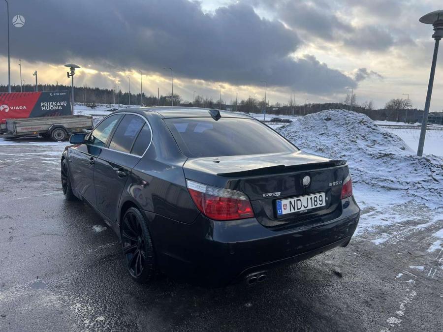 Melns BMW 530 2004 Viļņa, ar dzinēja tilpumu 3.00 L un nobraukumu 450 tūkst. km par 3950 €, foto 3 vietnē AUTOMOTO.COM.LV