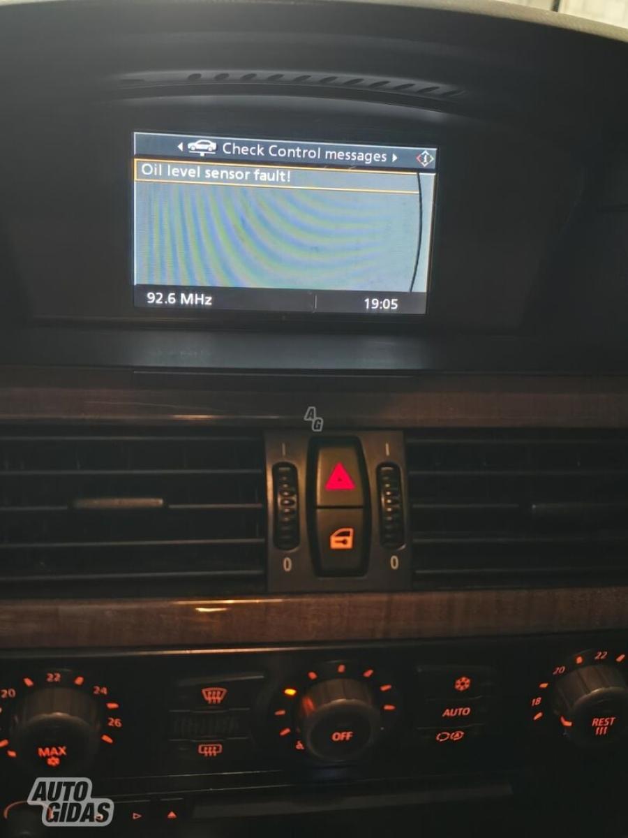 Black BMW 530 2004 in Vilnius, with an engine capacity of 3.00 L and mileage of 289 thousand km for 3800 €, photo 13 on AUTOMOTO.COM.LV