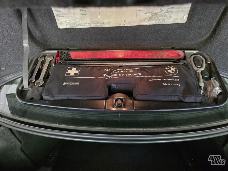 Black BMW 530 2004 in Vilnius, with an engine capacity of 3.00 L and mileage of 289 thousand km for 3800 €, photo 22 on AUTOMOTO.COM.LV