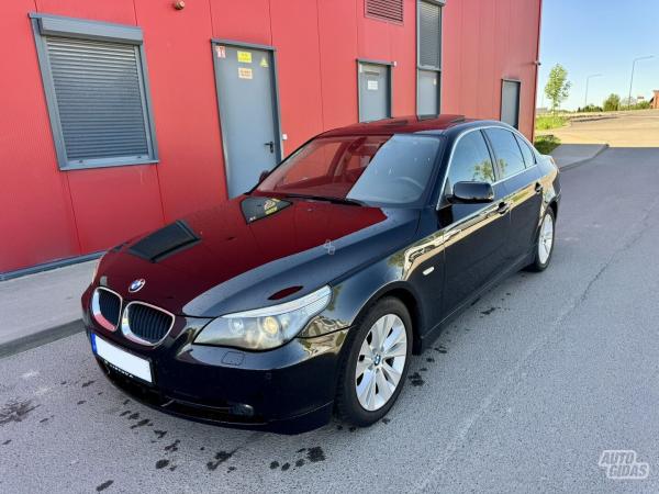 Melns BMW 530 2004 Kauņa, ar dzinēja tilpumu 3.00 L un nobraukumu 299 tūkst. km par 3500 €, foto 1 vietnē AUTOMOTO.COM.LV