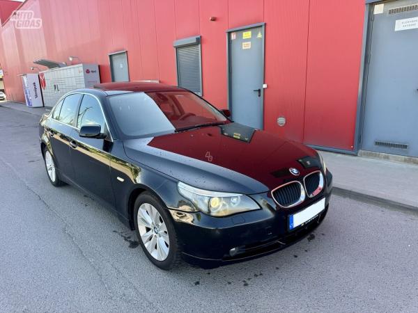 Melns BMW 530 2004 Kauņa, ar dzinēja tilpumu 3.00 L un nobraukumu 299 tūkst. km par 3500 €, foto 2 vietnē AUTOMOTO.COM.LV