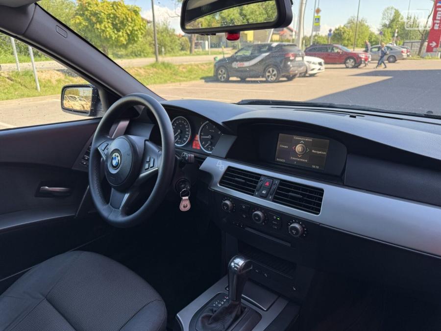Black BMW 530 2004 in Kaunas, with an engine capacity of 3.00 L and mileage of 299 thousand km for 3500 €, photo 13 on AUTOMOTO.COM.LV