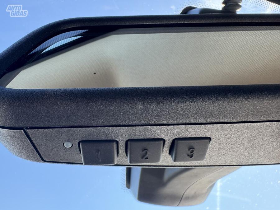 Black BMW 530 2004 in Kaunas, with an engine capacity of 3.00 L and mileage of 299 thousand km for 3500 €, photo 19 on AUTOMOTO.COM.LV