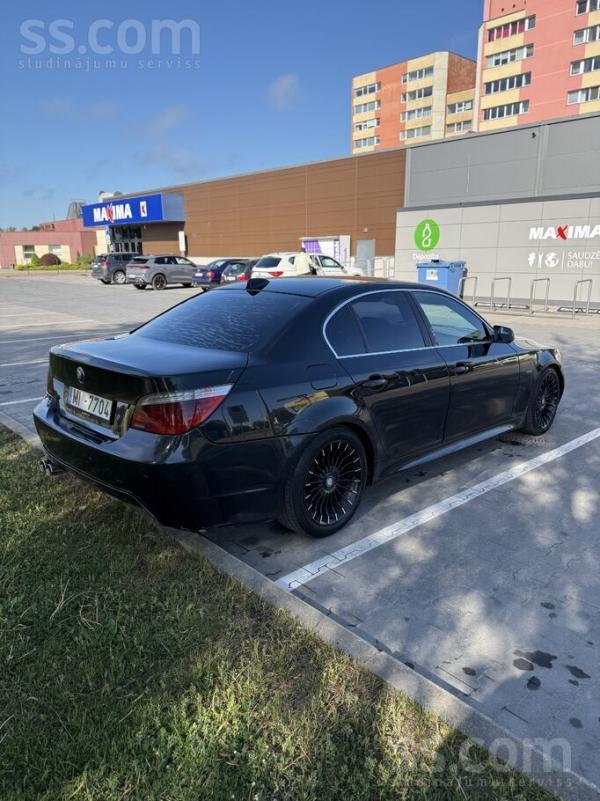 Black BMW 530 2004 in Liepaja, with an engine capacity of 3.00 L and mileage of 0 thousand km for 3400 €, photo 4 on AUTOMOTO.COM.LV