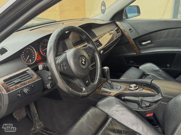 Melns BMW 530 2004 Kauņa, ar dzinēja tilpumu 3.00 L un nobraukumu 400 tūkst. km par 2450 €, foto 9 vietnē AUTOMOTO.COM.LV