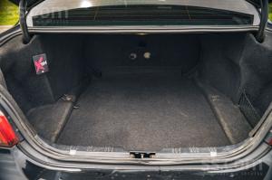 Black BMW 530 2004 in Riga, with an engine capacity of 3.00 L and mileage of 0 thousand km for 3990 €, photo 19 on AUTOMOTO.COM.LV
