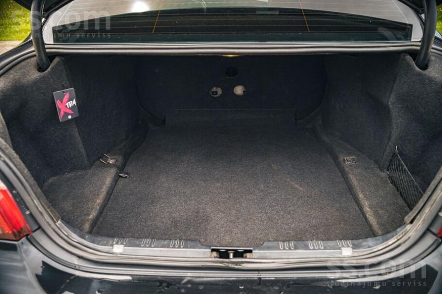 Black BMW 530 2004 in Riga, with an engine capacity of 3.00 L and mileage of 0 thousand km for 3990 €, photo 19 on AUTOMOTO.COM.LV