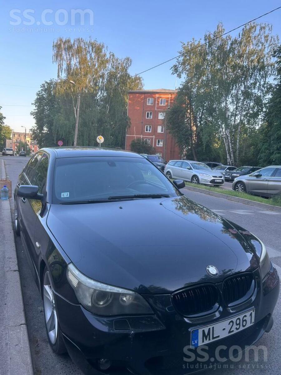 Black BMW 530 2004 in Riga, with an engine capacity of 3.00 L and mileage of 379 thousand km for 4400 €, photo 1 on AUTOMOTO.COM.LV