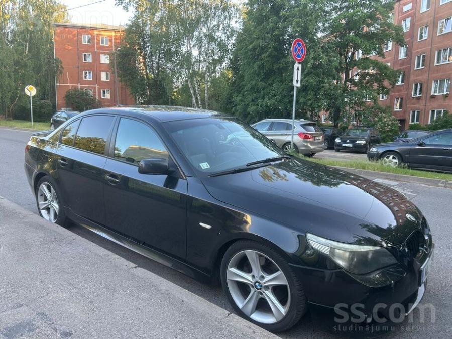 Black BMW 530 2004 in Riga, with an engine capacity of 3.00 L and mileage of 379 thousand km for 4400 €, photo 3 on AUTOMOTO.COM.LV