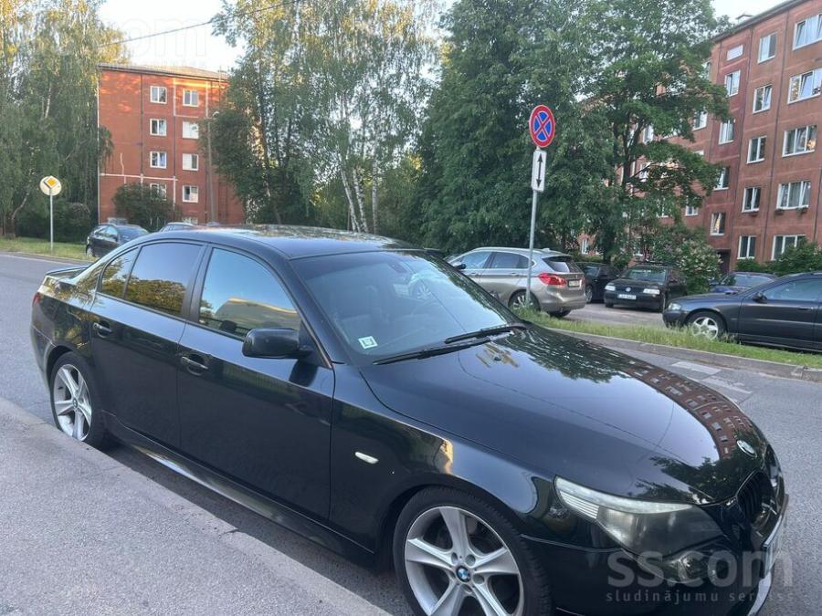 Black BMW 530 2004 in Riga, with an engine capacity of 3.00 L and mileage of 379 thousand km for 4400 €, photo 5 on AUTOMOTO.COM.LV