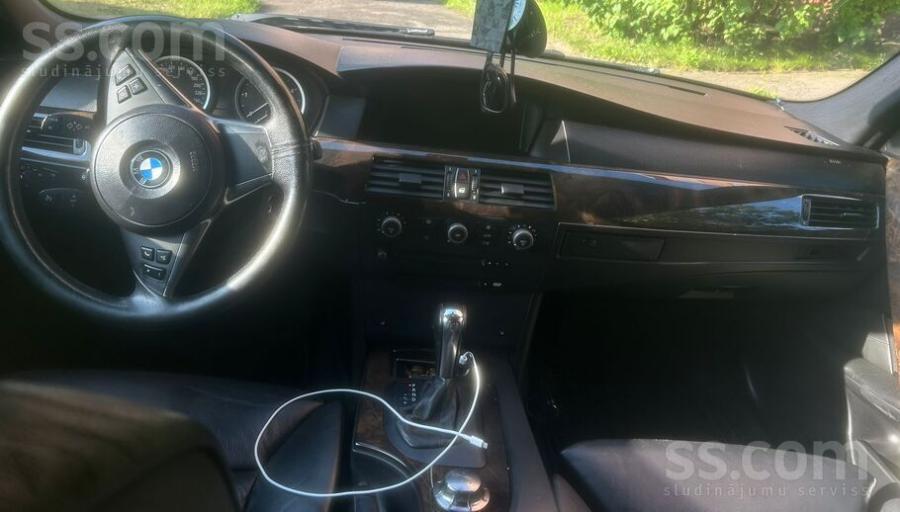 Black BMW 530 2004 in Riga, with an engine capacity of 3.00 L and mileage of 379 thousand km for 4400 €, photo 6 on AUTOMOTO.COM.LV